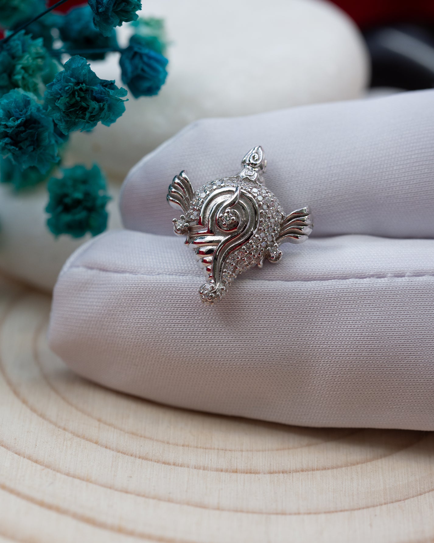 Radiant Shanka Chakra Earrings – Arts of Devotion